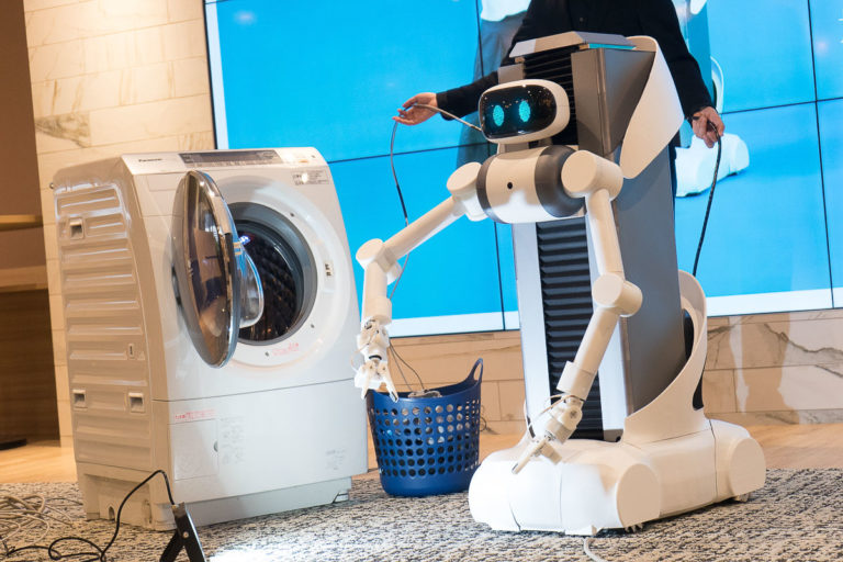 ロボットの遠隔操作による家事代行サービス 「ugo（ユーゴー）」2020年にスタート – ROBOT MEDIA